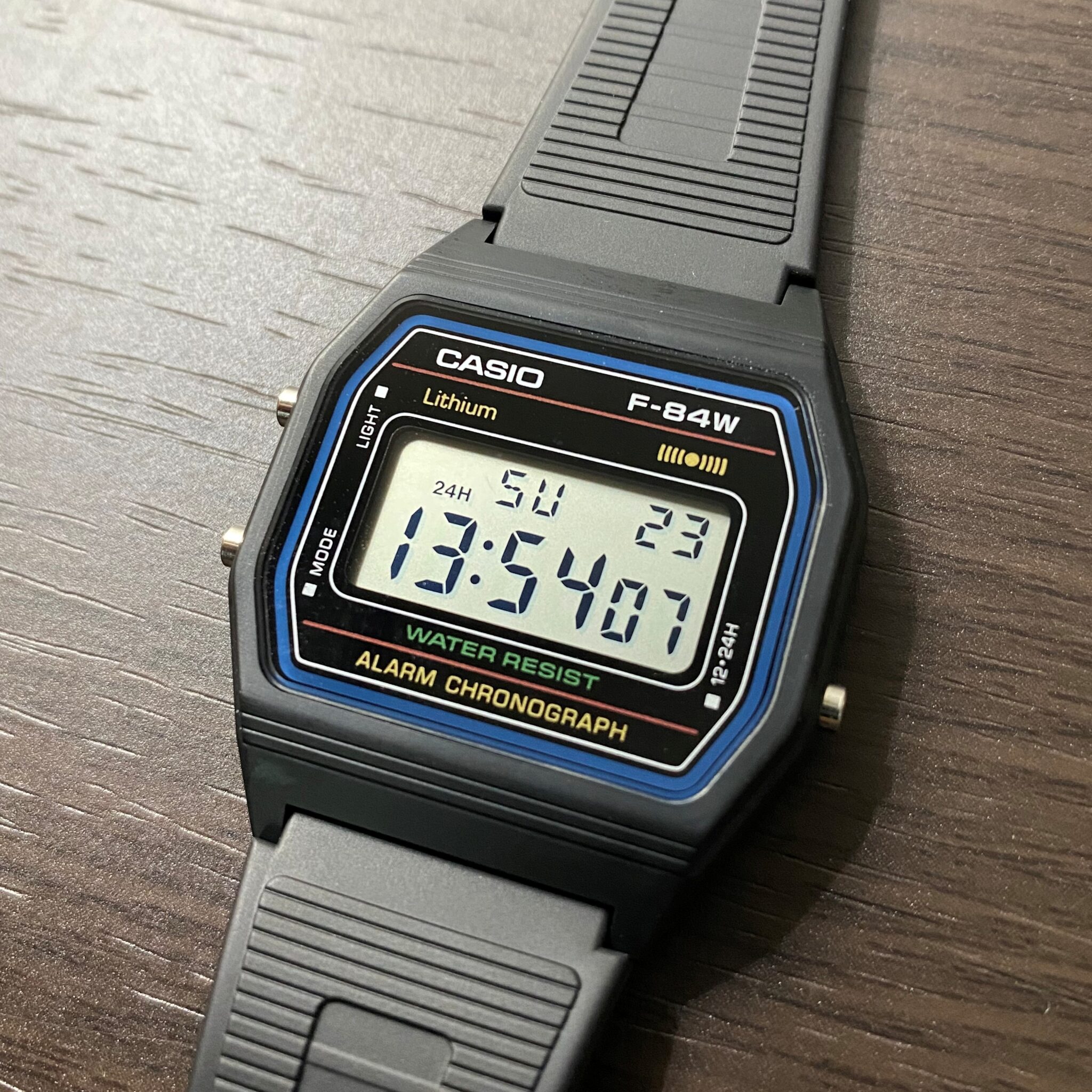 レトロ感がたまらない CASIO F-84Wレビュー | 見栄っ張りの鏡