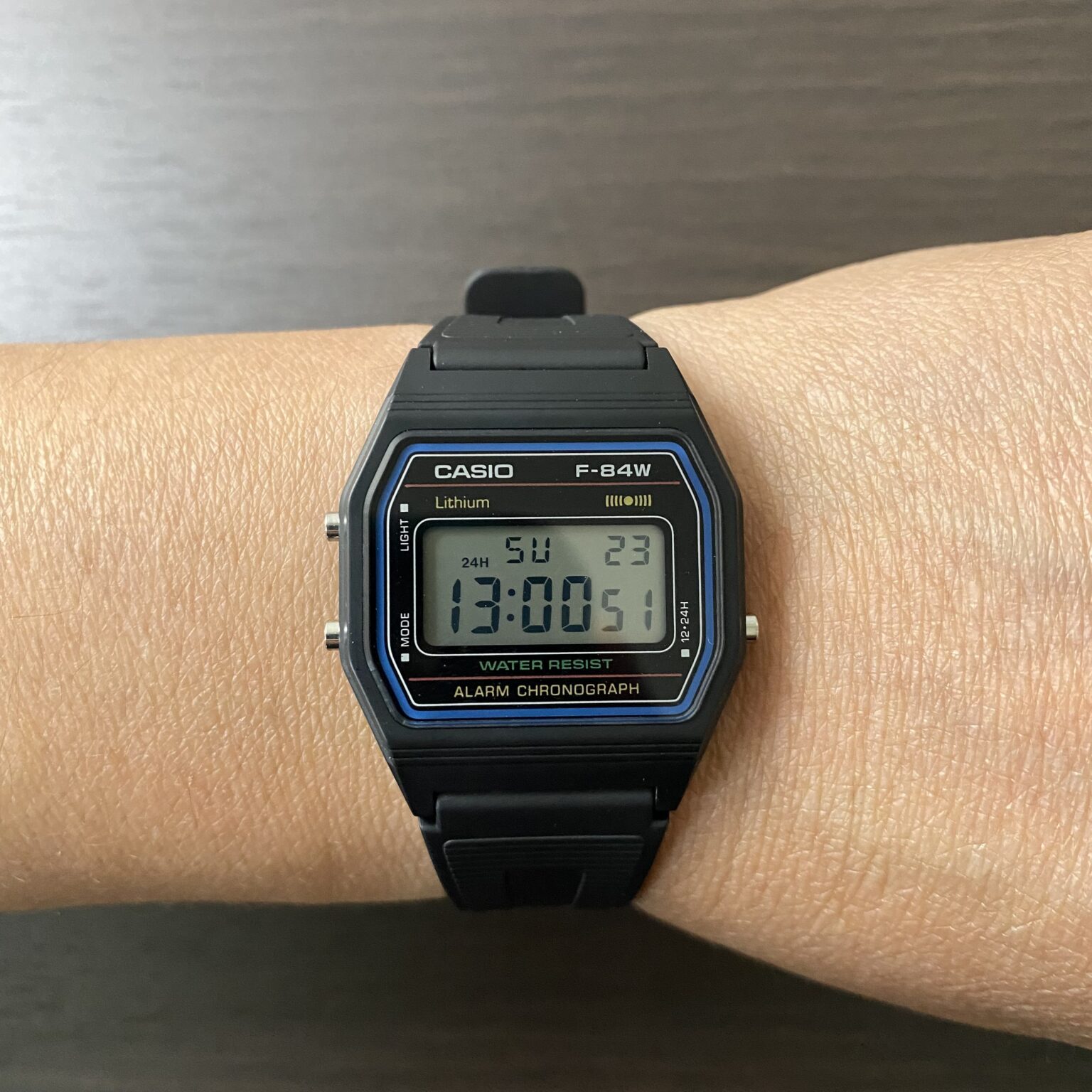 レトロ感がたまらない CASIO F-84Wレビュー | 見栄っ張りの鏡