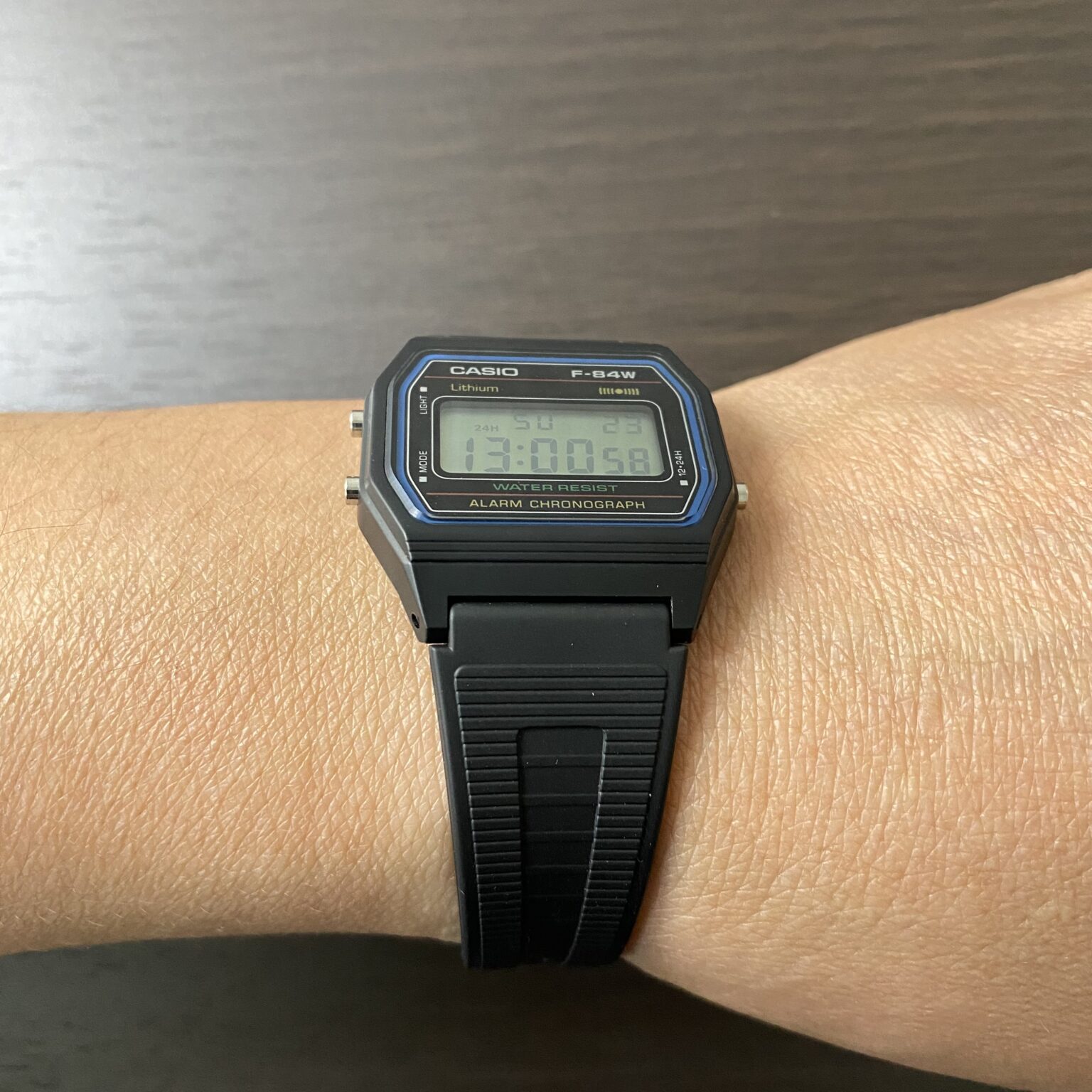 レトロ感がたまらない CASIO F-84Wレビュー | 見栄っ張りの鏡